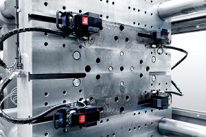 Pascal hydraulic clamp for Injection molding machines - AZCOM